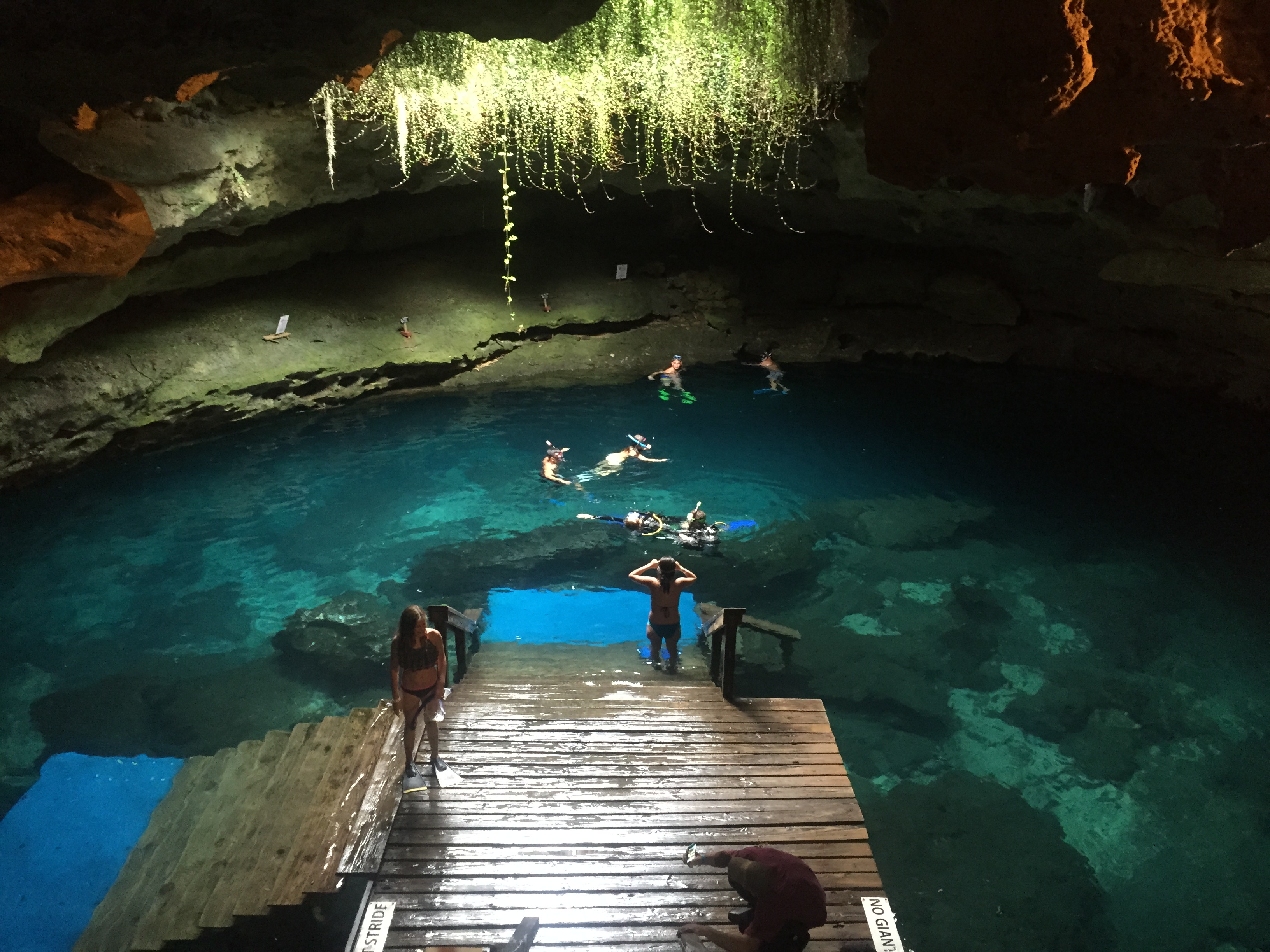 Devil’s Den – Very FM